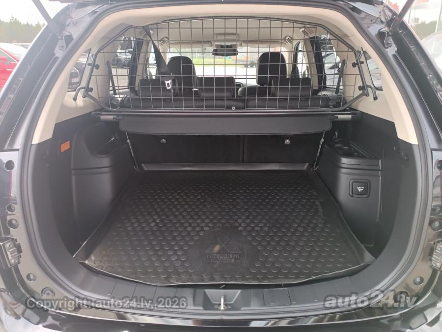 Melns Mitsubishi Outlander 2021 Tallina, ar dzinēja tilpumu 2.40 L un nobraukumu 69 tūkst. km par 23890 €, foto 11 vietnē AUTOMOTO.COM.LV
