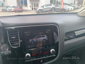 Melns Mitsubishi Outlander 2021 Tallina, ar dzinēja tilpumu 2.40 L un nobraukumu 69 tūkst. km par 23890 €, foto 17 vietnē AUTOMOTO.COM.LV