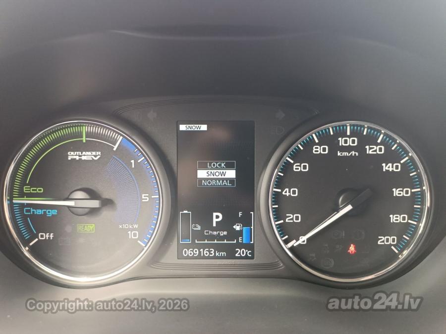 Melns Mitsubishi Outlander 2021 Tallina, ar dzinēja tilpumu 2.40 L un nobraukumu 69 tūkst. km par 23890 €, foto 22 vietnē AUTOMOTO.COM.LV