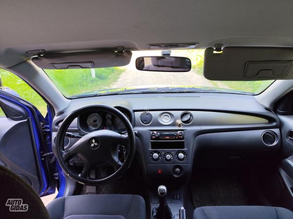 Zils Mitsubishi Outlander 2005 Viļņa, ar dzinēja tilpumu 2.40 L un nobraukumu 257 tūkst. km par 1600 €, foto 6 vietnē AUTOMOTO.COM.LV