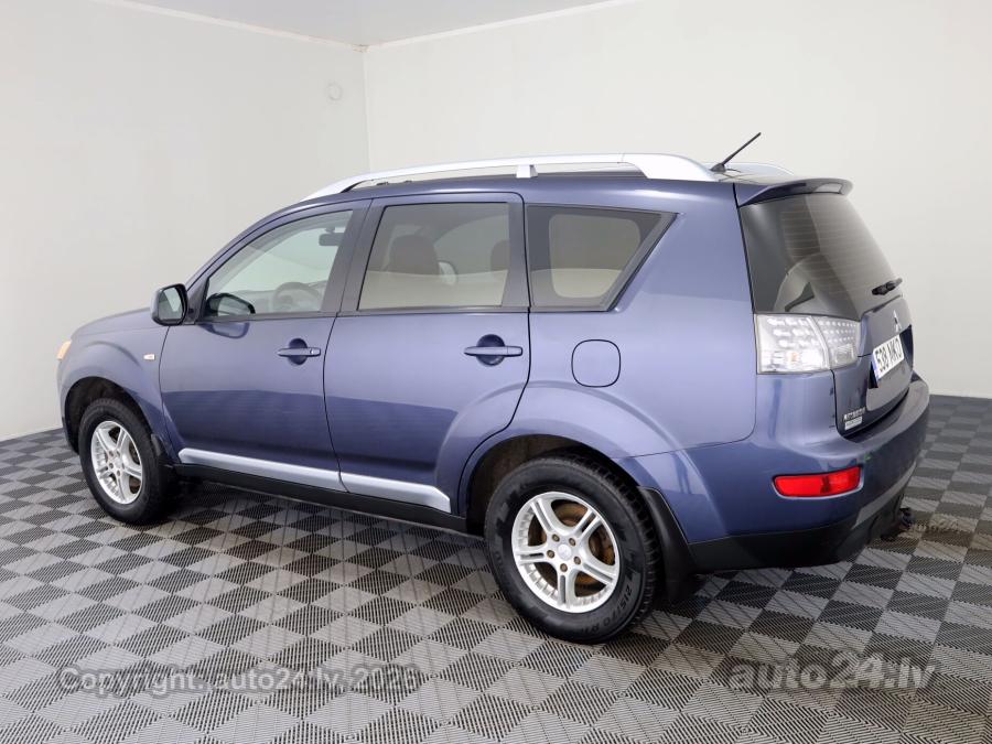 Zils Mitsubishi Outlander 2007 Tallina, ar dzinēja tilpumu 2.00 L un nobraukumu 314 tūkst. km par 1499 €, foto 5 vietnē AUTOMOTO.COM.LV