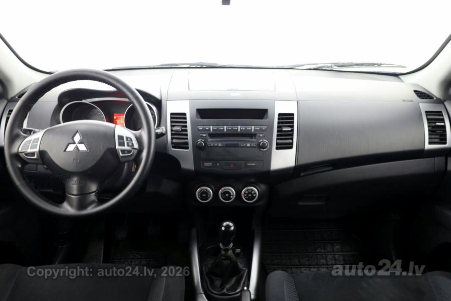 Zils Mitsubishi Outlander 2007 Tallina, ar dzinēja tilpumu 2.00 L un nobraukumu 314 tūkst. km par 1499 €, foto 6 vietnē AUTOMOTO.COM.LV