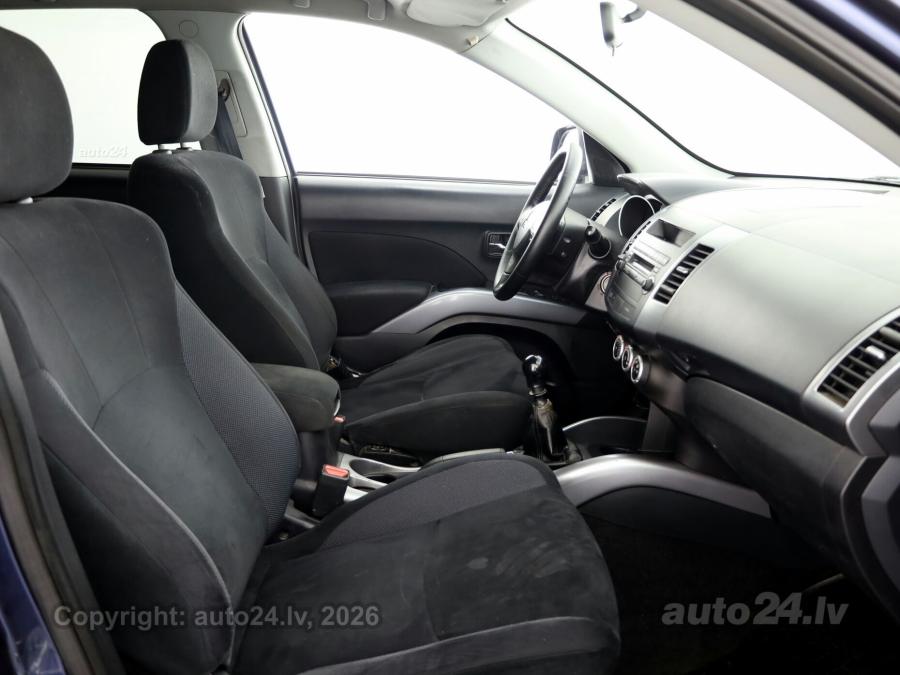 Zils Mitsubishi Outlander 2007 Tallina, ar dzinēja tilpumu 2.00 L un nobraukumu 314 tūkst. km par 1499 €, foto 7 vietnē AUTOMOTO.COM.LV