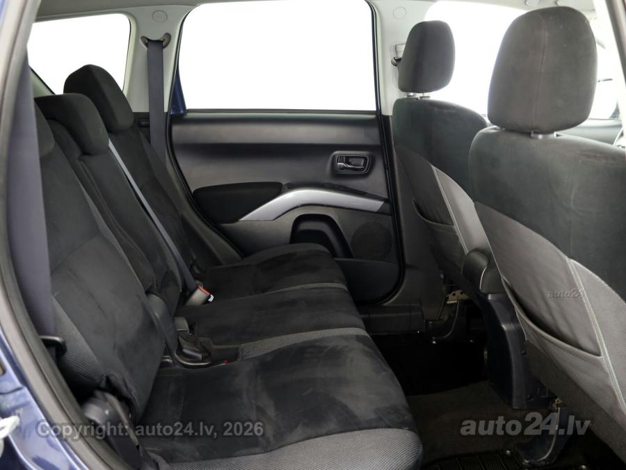 Zils Mitsubishi Outlander 2007 Tallina, ar dzinēja tilpumu 2.00 L un nobraukumu 314 tūkst. km par 1499 €, foto 8 vietnē AUTOMOTO.COM.LV