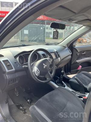 Zils Mitsubishi Outlander 2007 Daugavpils, ar dzinēja tilpumu 2.00 L un nobraukumu 393 tūkst. km par 2200 €, foto 11 vietnē AUTOMOTO.COM.LV