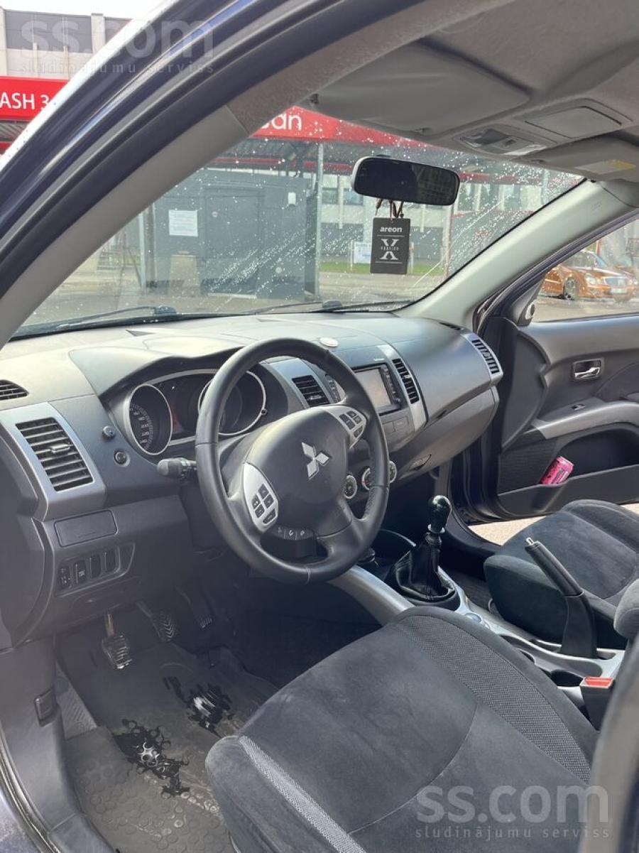 Zils Mitsubishi Outlander 2007 Daugavpils, ar dzinēja tilpumu 2.00 L un nobraukumu 393 tūkst. km par 2200 €, foto 11 vietnē AUTOMOTO.COM.LV
