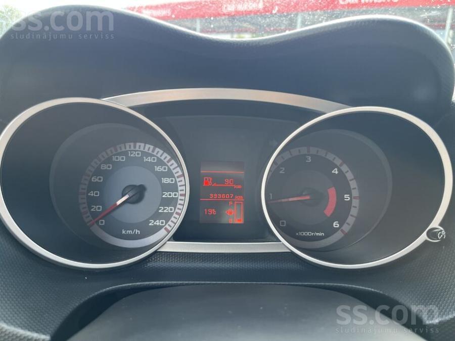 Zils Mitsubishi Outlander 2007 Daugavpils, ar dzinēja tilpumu 2.00 L un nobraukumu 393 tūkst. km par 2200 €, foto 13 vietnē AUTOMOTO.COM.LV