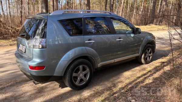 Blue Mitsubishi Outlander 2008 in Ogre, with an engine capacity of 2.00 L and mileage of 204 thousand km for 10500 €, photo 3 on AUTOMOTO.COM.LV