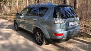 Blue Mitsubishi Outlander 2008 in Ogre, with an engine capacity of 2.00 L and mileage of 204 thousand km for 10500 €, photo 4 on AUTOMOTO.COM.LV