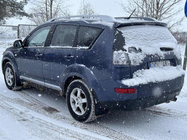 Blue Mitsubishi Outlander 2008 in Ukmerge, with an engine capacity of 2.36 L and mileage of 237 thousand km for 1550 €, photo 4 on AUTOMOTO.COM.LV