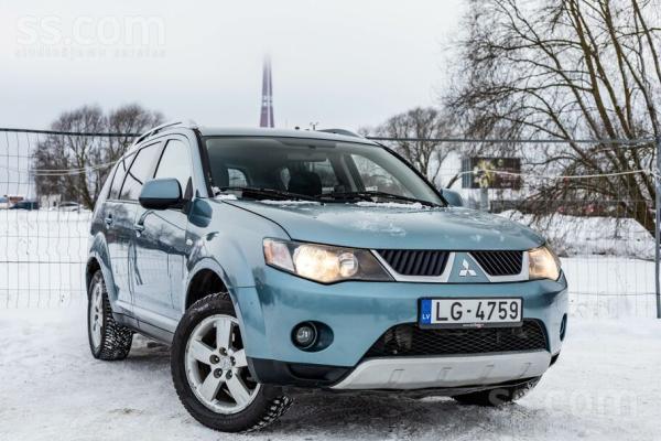 Blue Mitsubishi Outlander 2008 in Riga, with an engine capacity of 2.00 L and mileage of 311 thousand km for 4290 €, photo 2 on AUTOMOTO.COM.LV
