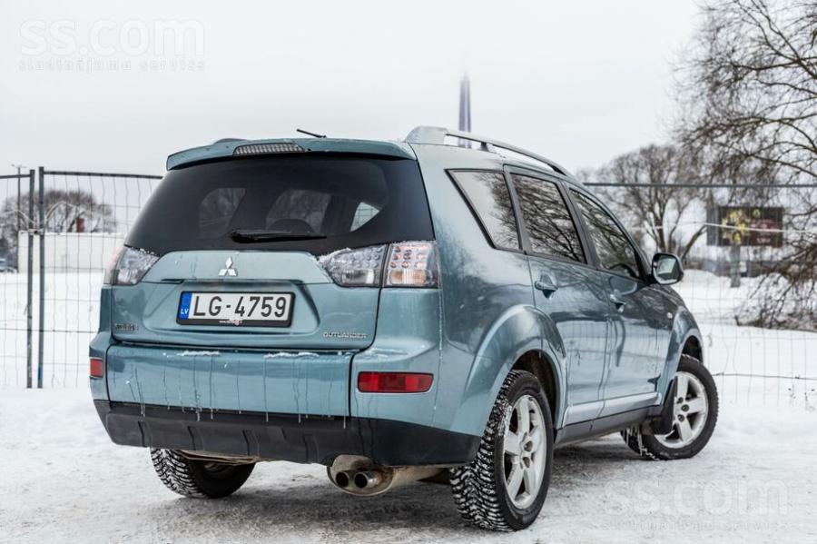 Blue Mitsubishi Outlander 2008 in Riga, with an engine capacity of 2.00 L and mileage of 311 thousand km for 4290 €, photo 6 on AUTOMOTO.COM.LV
