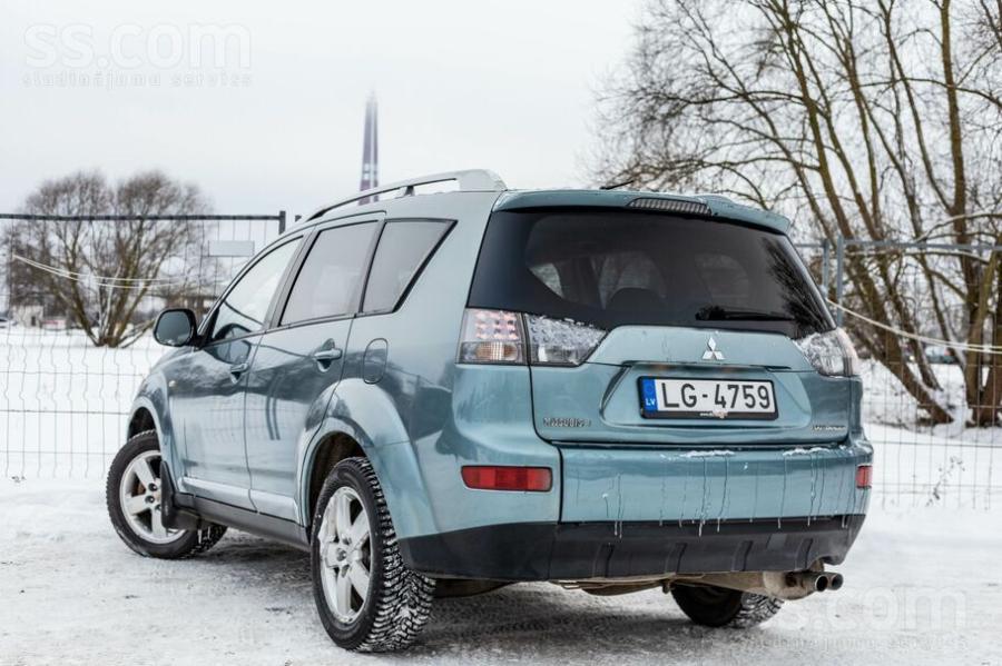 Blue Mitsubishi Outlander 2008 in Riga, with an engine capacity of 2.00 L and mileage of 311 thousand km for 4290 €, photo 7 on AUTOMOTO.COM.LV