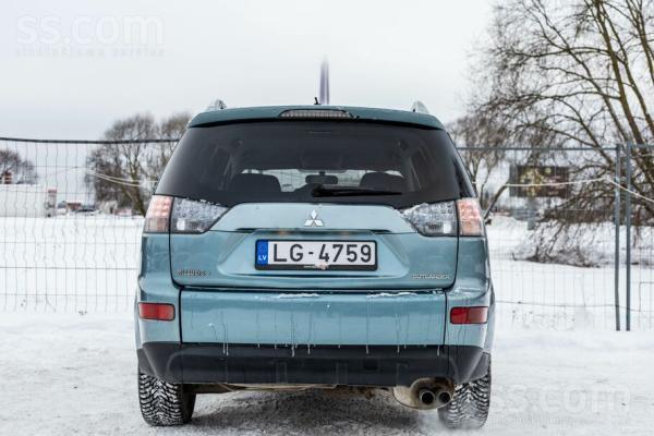 Blue Mitsubishi Outlander 2008 in Riga, with an engine capacity of 2.00 L and mileage of 311 thousand km for 4290 €, photo 8 on AUTOMOTO.COM.LV
