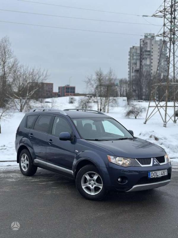 Zils Mitsubishi Outlander 2008 Viļņa, ar dzinēja tilpumu 2.36 L un nobraukumu 235 tūkst. km par 2999 €, foto 3 vietnē AUTOMOTO.COM.LV