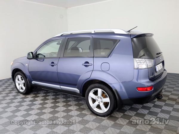 Blue Mitsubishi Outlander 2008 in Tallinn, with an engine capacity of 2.40 L and mileage of 279 thousand km for 2299 €, photo 4 on AUTOMOTO.COM.LV