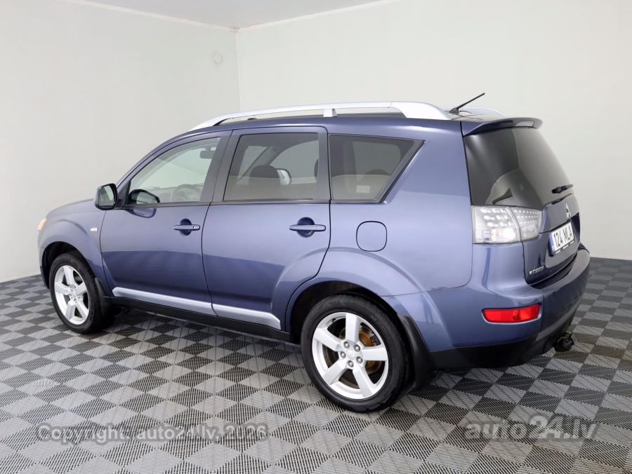 Zils Mitsubishi Outlander 2008 Tallina, ar dzinēja tilpumu 2.40 L un nobraukumu 279 tūkst. km par 2299 €, foto 5 vietnē AUTOMOTO.COM.LV