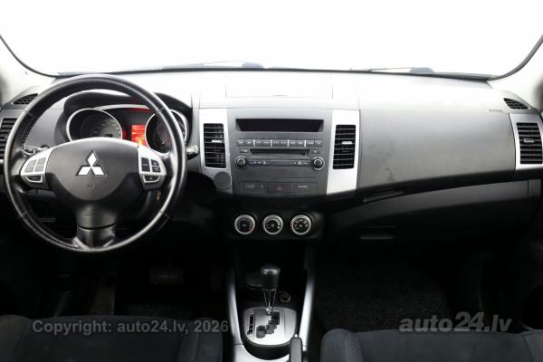 Blue Mitsubishi Outlander 2008 in Tallinn, with an engine capacity of 2.40 L and mileage of 279 thousand km for 2299 €, photo 5 on AUTOMOTO.COM.LV