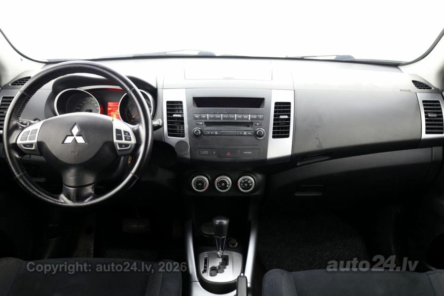 Zils Mitsubishi Outlander 2008 Tallina, ar dzinēja tilpumu 2.40 L un nobraukumu 279 tūkst. km par 2299 €, foto 6 vietnē AUTOMOTO.COM.LV
