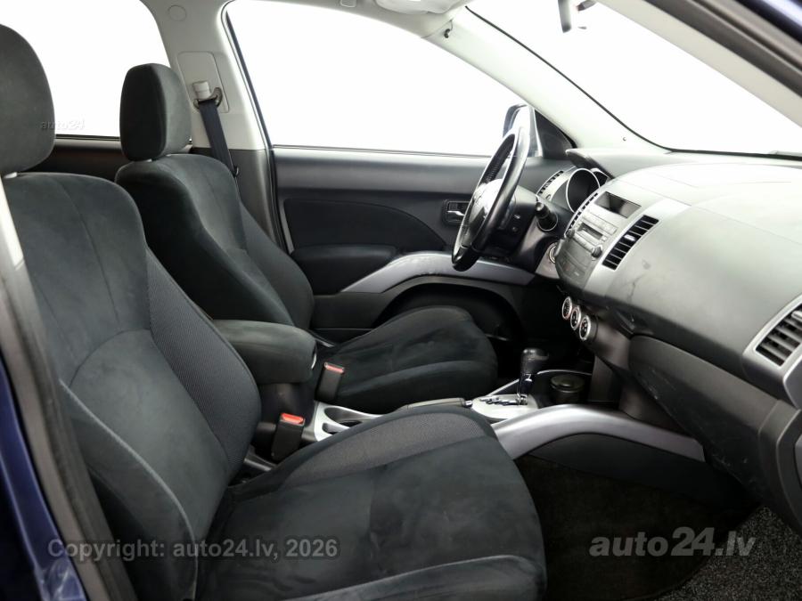Zils Mitsubishi Outlander 2008 Tallina, ar dzinēja tilpumu 2.40 L un nobraukumu 279 tūkst. km par 2299 €, foto 7 vietnē AUTOMOTO.COM.LV