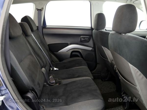 Blue Mitsubishi Outlander 2008 in Tallinn, with an engine capacity of 2.40 L and mileage of 279 thousand km for 2299 €, photo 7 on AUTOMOTO.COM.LV