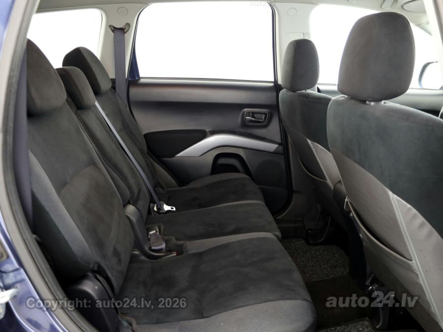 Zils Mitsubishi Outlander 2008 Tallina, ar dzinēja tilpumu 2.40 L un nobraukumu 279 tūkst. km par 2299 €, foto 8 vietnē AUTOMOTO.COM.LV