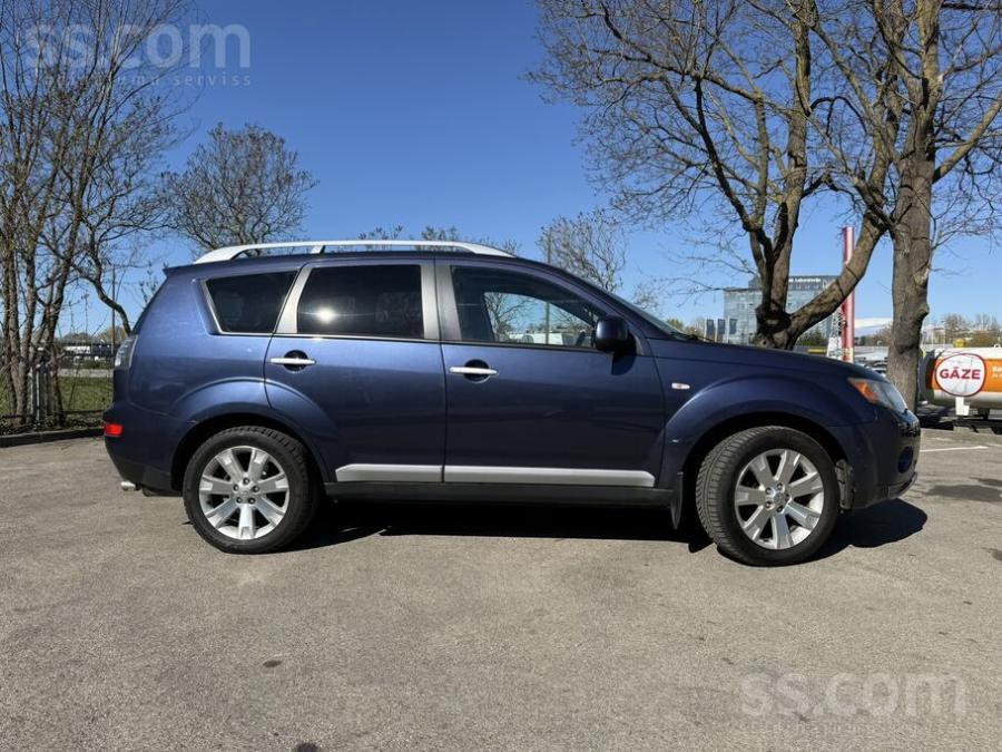 Zils Mitsubishi Outlander 2008 Rīga, ar dzinēja tilpumu 2.00 L un nobraukumu 289 tūkst. km par 2900 €, foto 4 vietnē AUTOMOTO.COM.LV