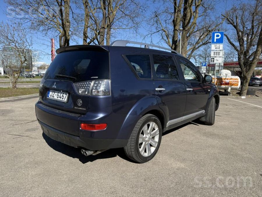 Zils Mitsubishi Outlander 2008 Rīga, ar dzinēja tilpumu 2.00 L un nobraukumu 289 tūkst. km par 2900 €, foto 5 vietnē AUTOMOTO.COM.LV