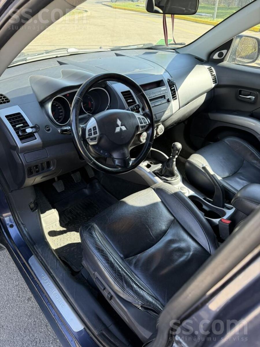 Zils Mitsubishi Outlander 2008 Rīga, ar dzinēja tilpumu 2.00 L un nobraukumu 289 tūkst. km par 2900 €, foto 7 vietnē AUTOMOTO.COM.LV