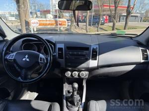 Zils Mitsubishi Outlander 2008 Rīga, ar dzinēja tilpumu 2.00 L un nobraukumu 289 tūkst. km par 2900 €, foto 9 vietnē AUTOMOTO.COM.LV