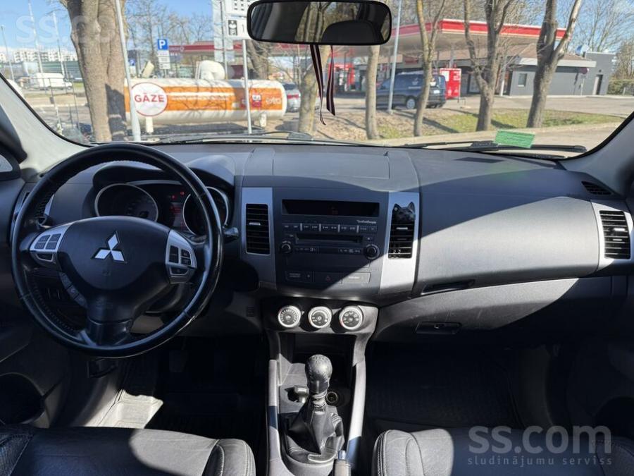 Zils Mitsubishi Outlander 2008 Rīga, ar dzinēja tilpumu 2.00 L un nobraukumu 289 tūkst. km par 2900 €, foto 9 vietnē AUTOMOTO.COM.LV
