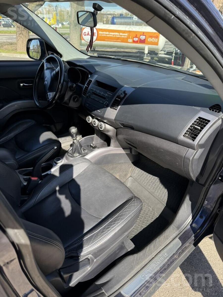 Zils Mitsubishi Outlander 2008 Rīga, ar dzinēja tilpumu 2.00 L un nobraukumu 289 tūkst. km par 2900 €, foto 10 vietnē AUTOMOTO.COM.LV
