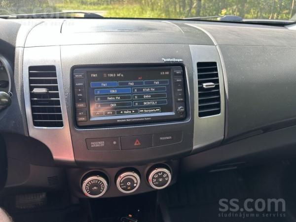 Zils Mitsubishi Outlander 2008 Daugavpils, ar dzinēja tilpumu 2.40 L un nobraukumu 297 tūkst. km par 2400 €, foto 8 vietnē AUTOMOTO.COM.LV