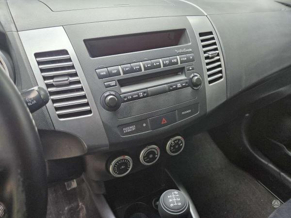 Zils Mitsubishi Outlander 2008 Viļņa, ar dzinēja tilpumu 1.97 L un nobraukumu 320 tūkst. km par 1900 €, foto 8 vietnē AUTOMOTO.COM.LV