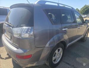 Blue Mitsubishi Outlander 2008 in Marijampole, with an engine capacity of 2.18 L and mileage of 320 thousand km for 2750 €, photo 4 on AUTOMOTO.COM.LV