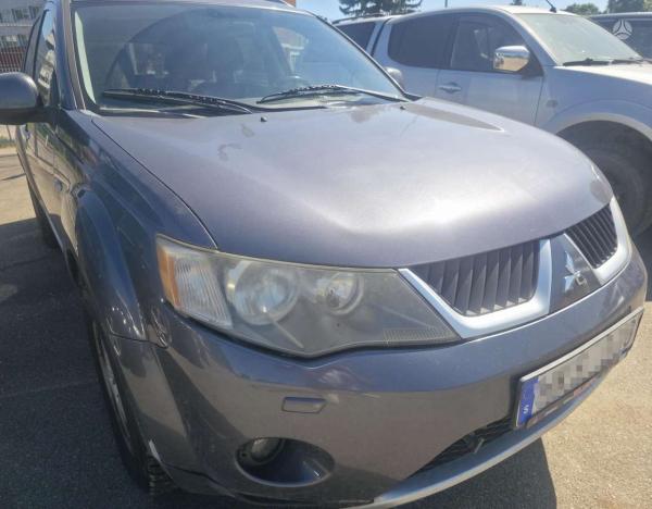 Zils Mitsubishi Outlander 2008 Marijampole, ar dzinēja tilpumu 2.18 L un nobraukumu 320 tūkst. km par 2750 €, foto 5 vietnē AUTOMOTO.COM.LV