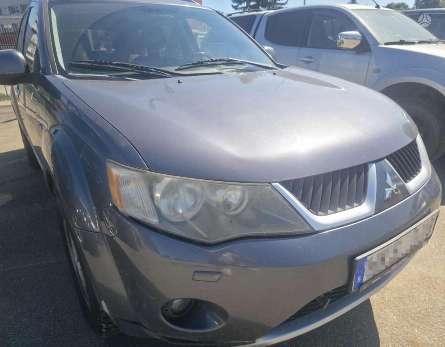 Blue Mitsubishi Outlander 2008 in Marijampole, with an engine capacity of 2.18 L and mileage of 320 thousand km for 2750 €, photo 6 on AUTOMOTO.COM.LV