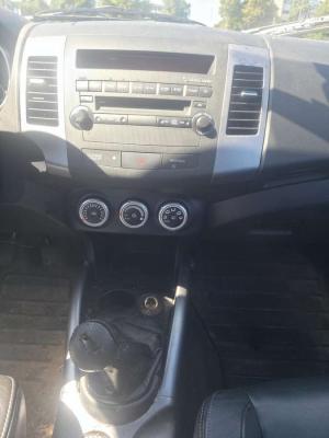 Blue Mitsubishi Outlander 2008 in Marijampole, with an engine capacity of 2.18 L and mileage of 320 thousand km for 2750 €, photo 10 on AUTOMOTO.COM.LV