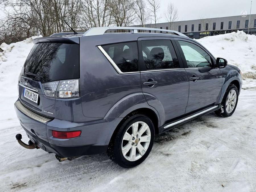 Blue Mitsubishi Outlander 2009 in Klaipeda, with an engine capacity of 2.20 L and mileage of 264 thousand km for 5299 €, photo 7 on AUTOMOTO.COM.LV