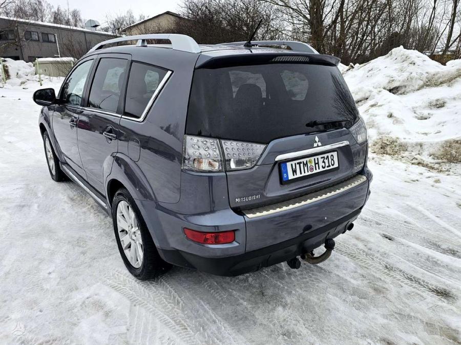Blue Mitsubishi Outlander 2009 in Klaipeda, with an engine capacity of 2.20 L and mileage of 264 thousand km for 5299 €, photo 8 on AUTOMOTO.COM.LV