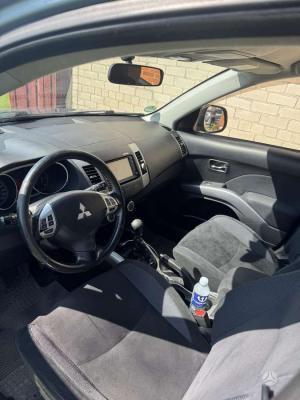 Zils Mitsubishi Outlander 2009 Klaipėda, ar dzinēja tilpumu 1.97 L un nobraukumu 218 tūkst. km par 2500 €, foto 5 vietnē AUTOMOTO.COM.LV