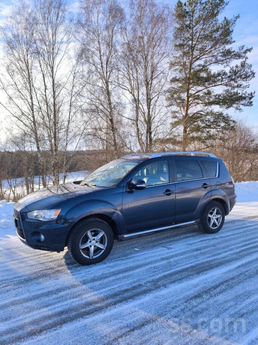 Blue Mitsubishi Outlander 2010 in Talsi, with an engine capacity of 2.20 L and mileage of 350 thousand km for 4000 €, photo 2 on AUTOMOTO.COM.LV