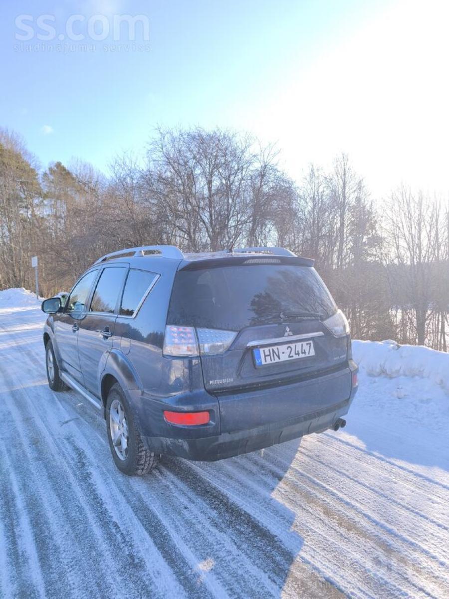 Blue Mitsubishi Outlander 2010 in Talsi, with an engine capacity of 2.20 L and mileage of 350 thousand km for 4000 €, photo 3 on AUTOMOTO.COM.LV