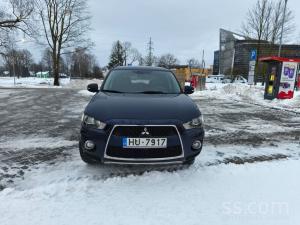 Zils Mitsubishi Outlander 2011 Rīga, ar dzinēja tilpumu 2.20 L un nobraukumu 320 tūkst. km par 4000 €, foto 2 vietnē AUTOMOTO.COM.LV