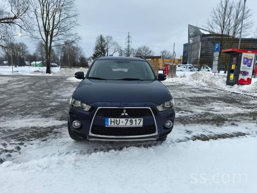 Zils Mitsubishi Outlander 2011 Rīga, ar dzinēja tilpumu 2.20 L un nobraukumu 320 tūkst. km par 4000 €, foto 2 vietnē AUTOMOTO.COM.LV