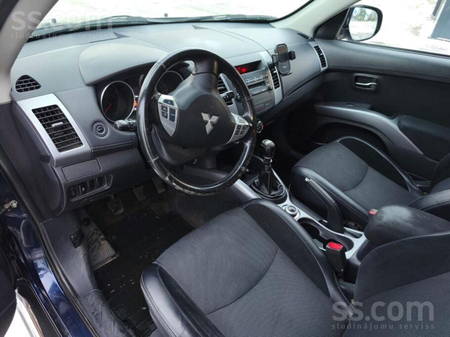 Zils Mitsubishi Outlander 2011 Rīga, ar dzinēja tilpumu 2.20 L un nobraukumu 320 tūkst. km par 4000 €, foto 6 vietnē AUTOMOTO.COM.LV