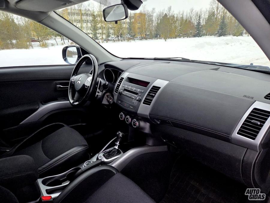 Zils Mitsubishi Outlander 2011 Viļņa, ar dzinēja tilpumu 2.20 L un nobraukumu 164 tūkst. km par 5800 €, foto 22 vietnē AUTOMOTO.COM.LV