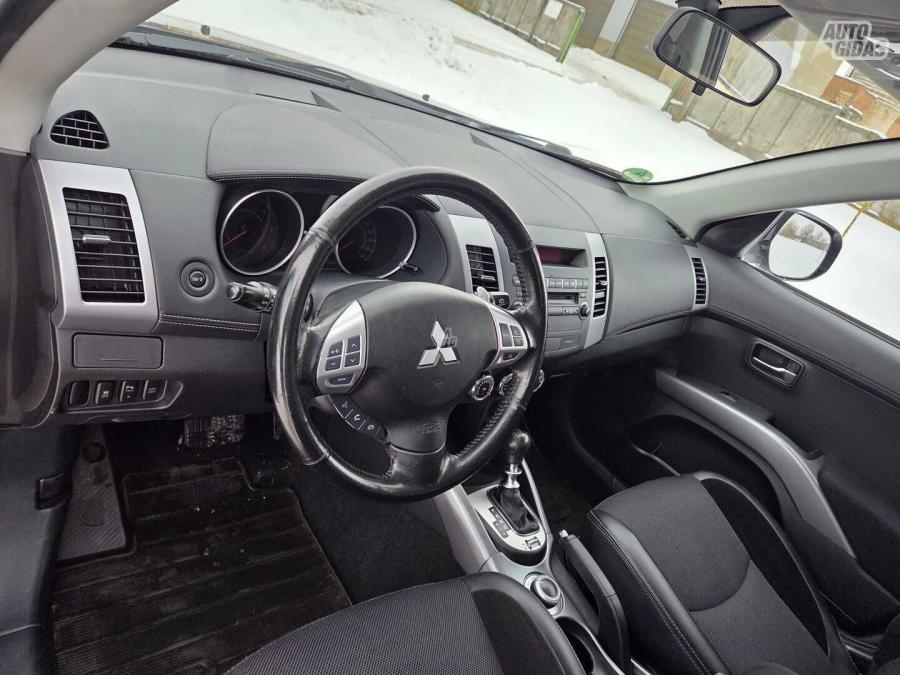 Zils Mitsubishi Outlander 2011 Viļņa, ar dzinēja tilpumu 2.20 L un nobraukumu 164 tūkst. km par 5800 €, foto 25 vietnē AUTOMOTO.COM.LV