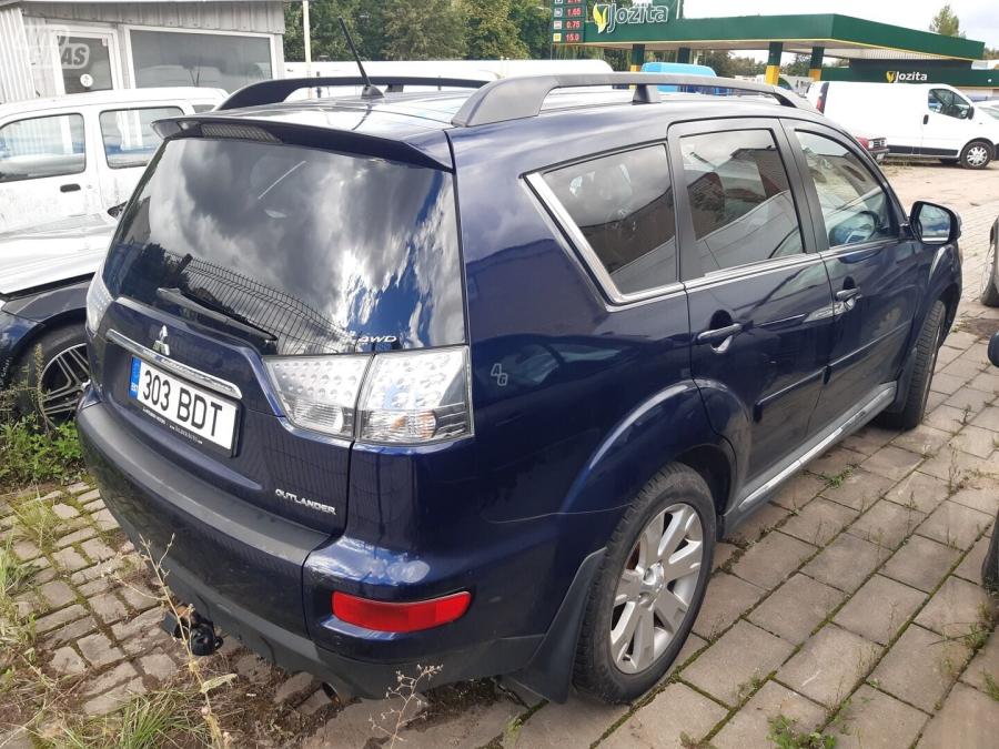 Blue Mitsubishi Outlander 2011 in Kaunas, with an engine capacity of 2.40 L and mileage of 240 thousand km for 1790 €, photo 4 on AUTOMOTO.COM.LV