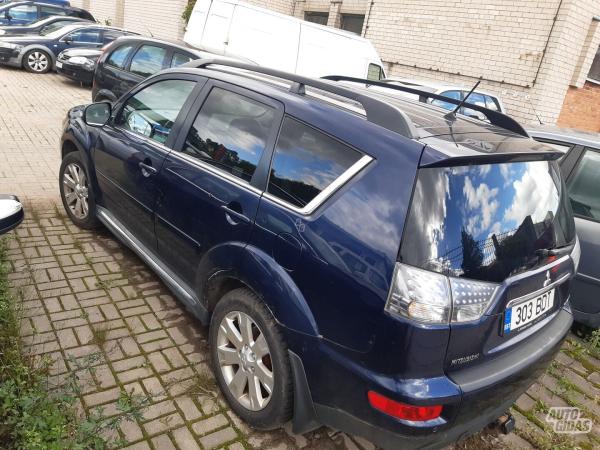 Zils Mitsubishi Outlander 2011 Kauņa, ar dzinēja tilpumu 2.40 L un nobraukumu 240 tūkst. km par 1790 €, foto 5 vietnē AUTOMOTO.COM.LV
